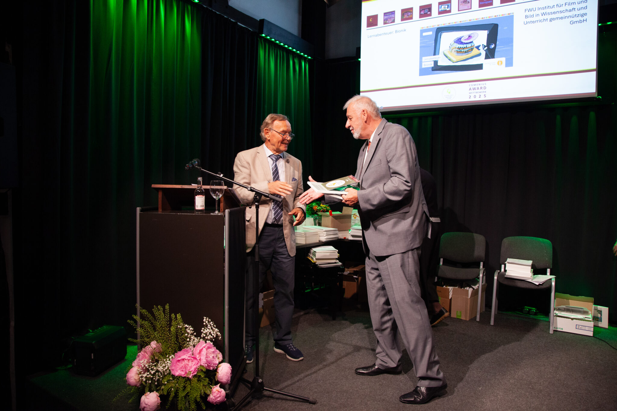 Comenius-Awards 2025 - 7 Auszeichnungen für Produktionen des FWU - fwu ...